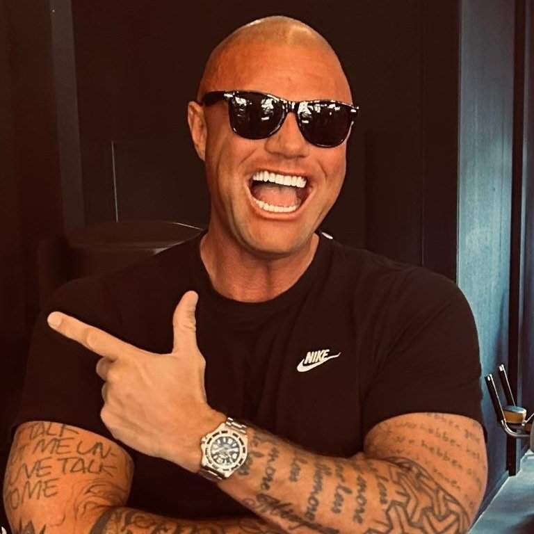 Alex Soze op de Vlucht: Celstraf Ontlopen in Dubai - Influencer Informatie